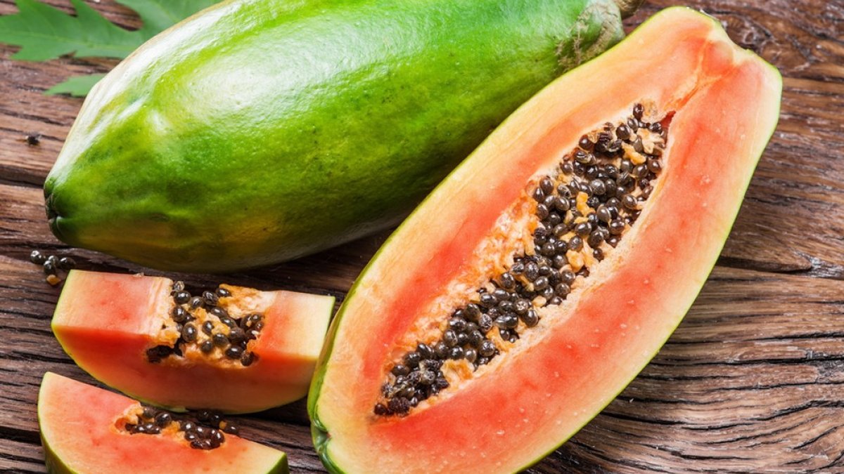 Halacha: What Blessing is Recited for Papaya? - Hidabroot