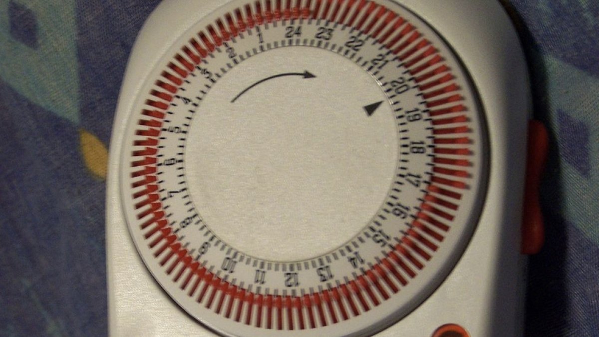 The Beginner's Guide: What Is a Shabbat Clock and Why Do You Need It ...